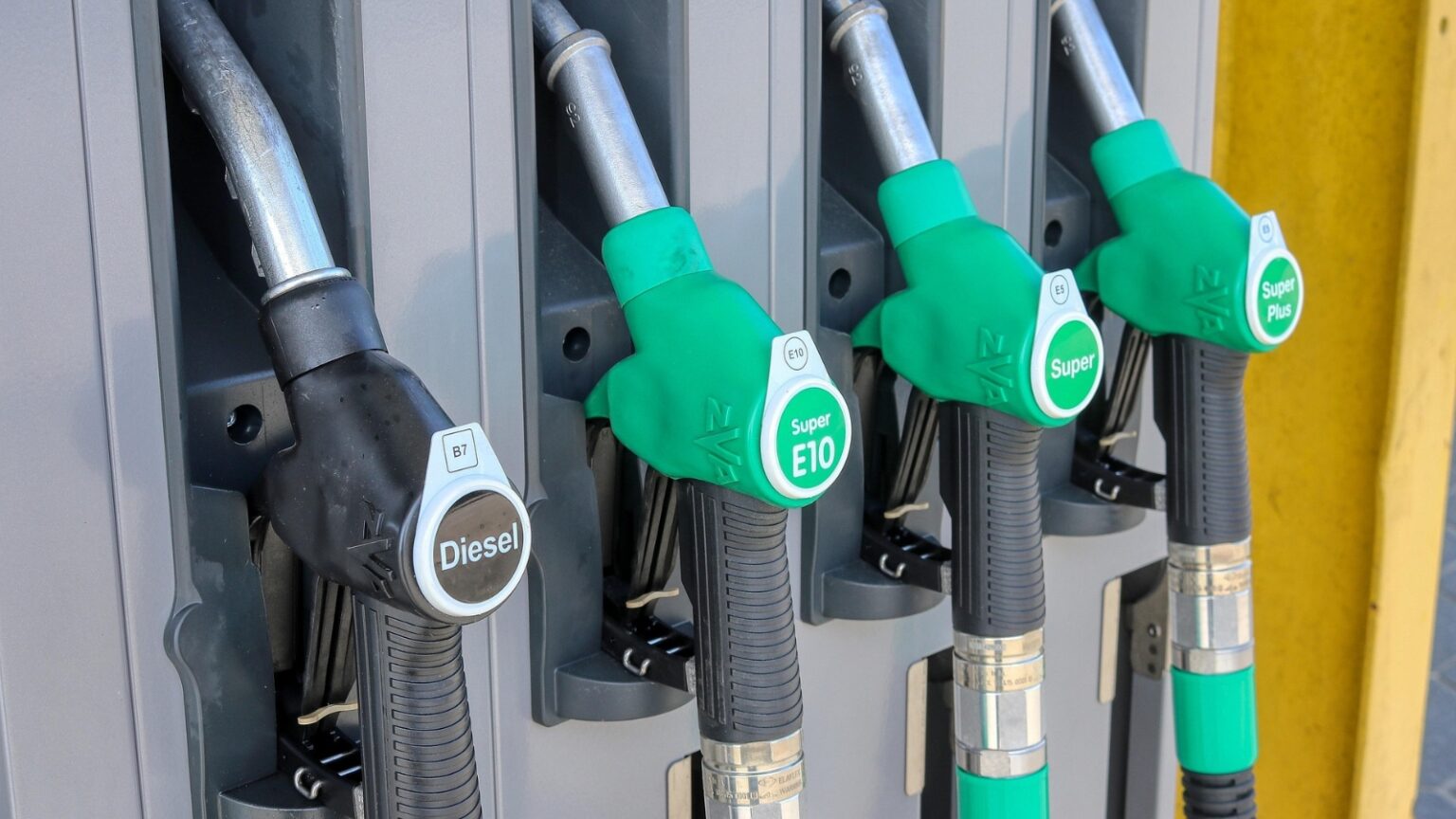 Precios del combustible: -2 céntimos por litro, ligero respiro para el ...