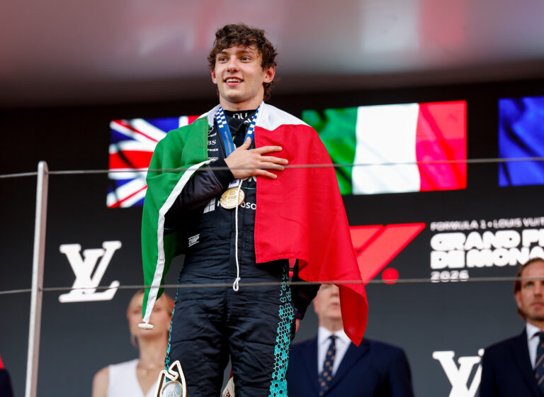 Gran Premio de Mónaco: Kimi Antonelli gana una carrera movida, Hadjar y ...